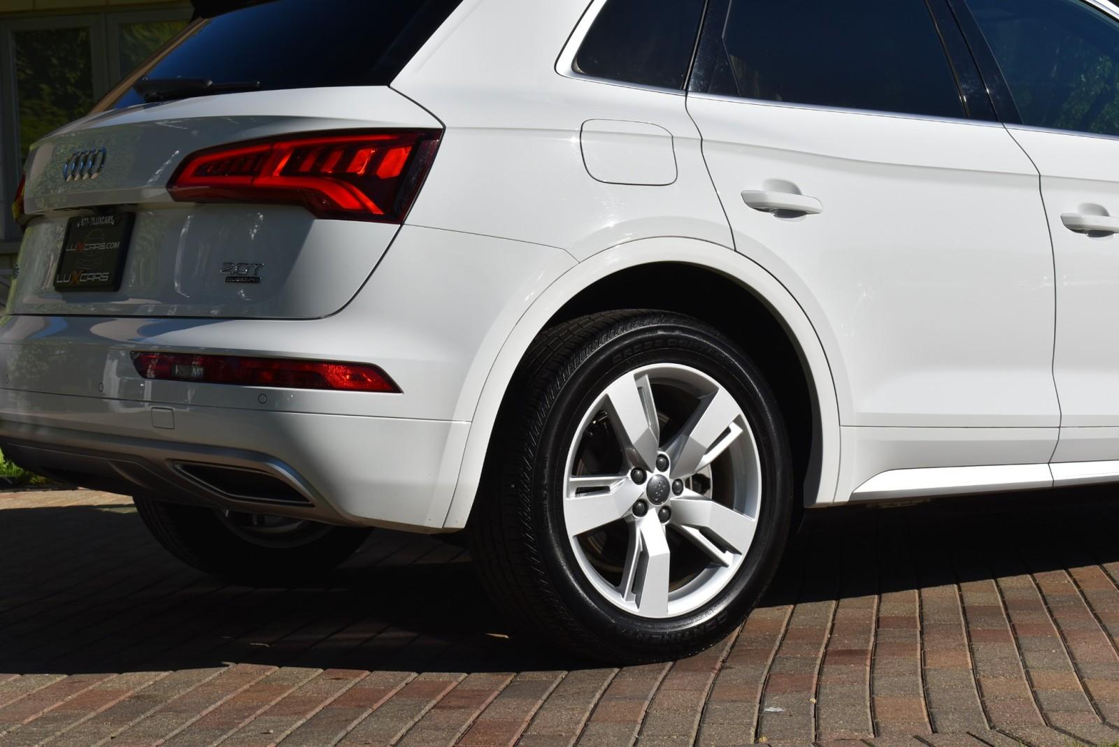 Audi Q5 White With Black Rims