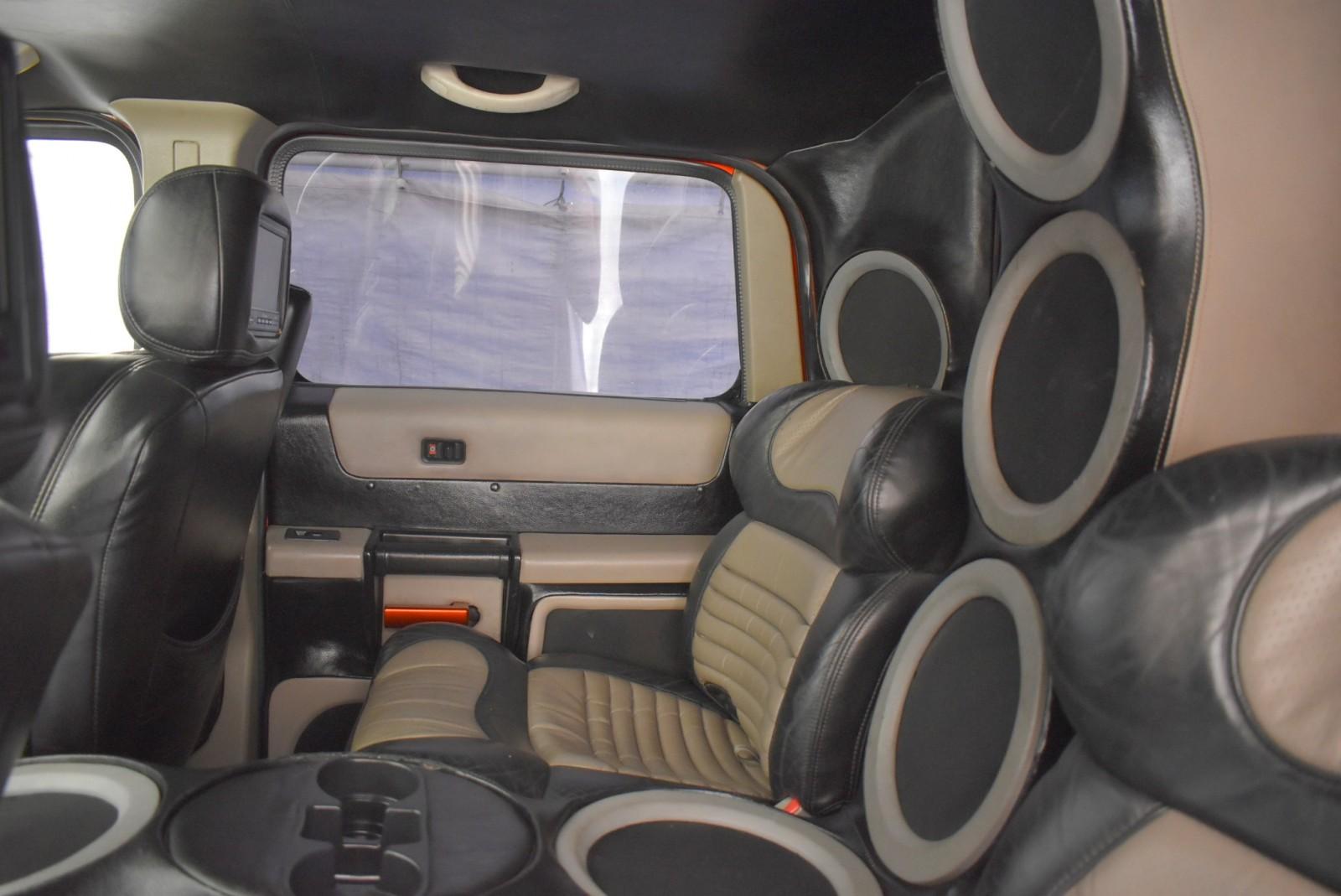 Hummer H2 Inside
