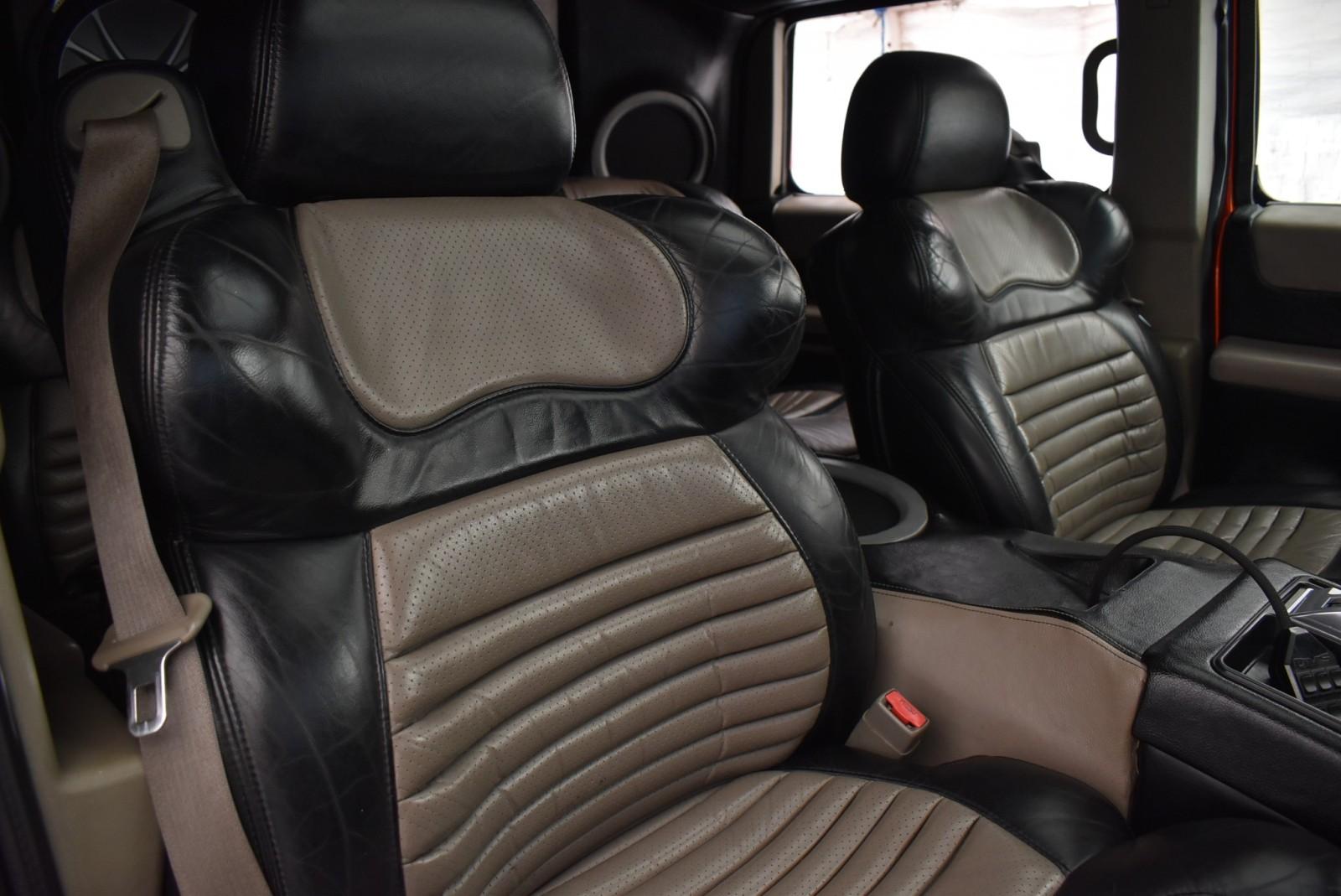 Hummer H2 2010 Interior