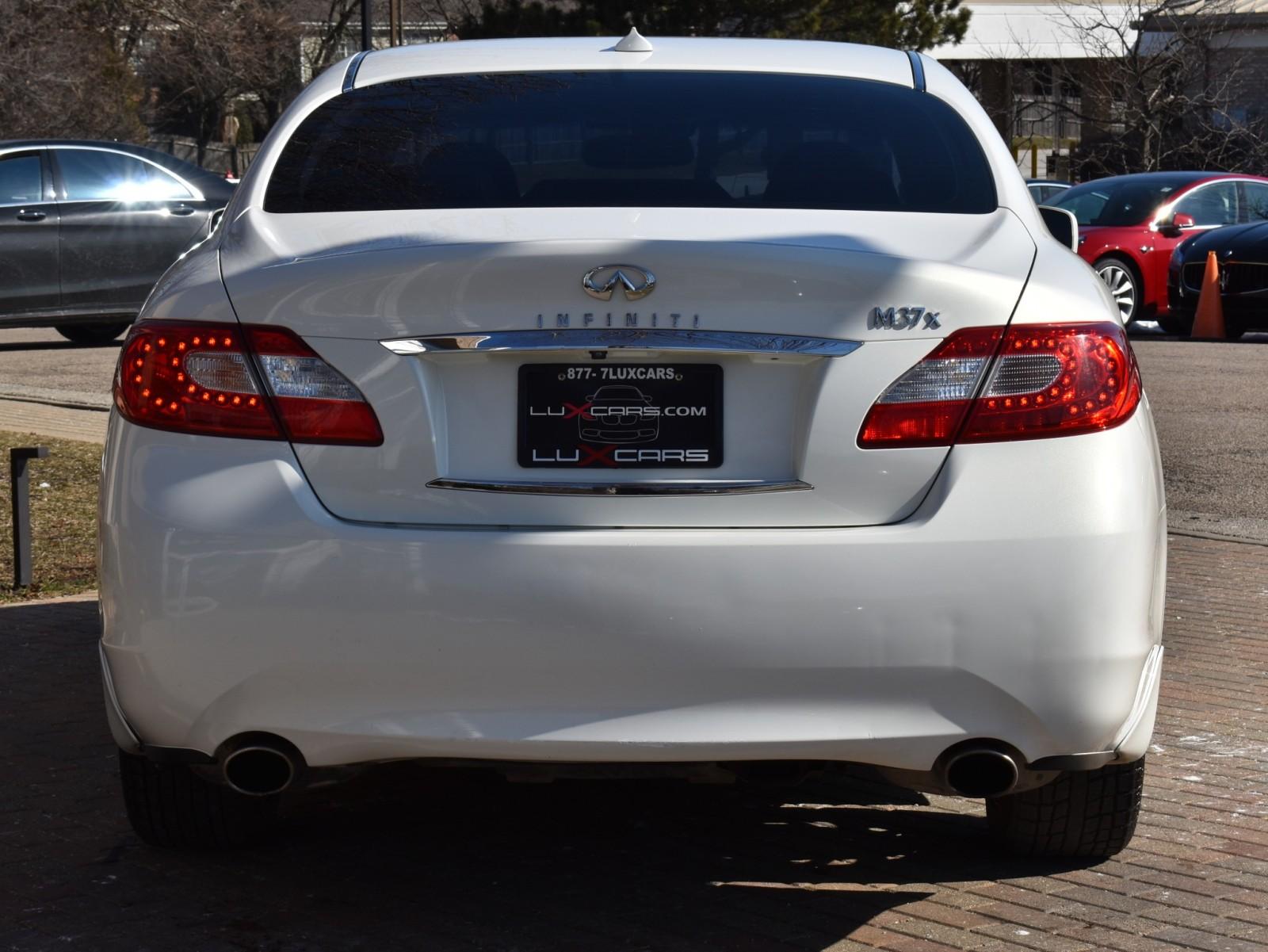 2022 Infiniti M37