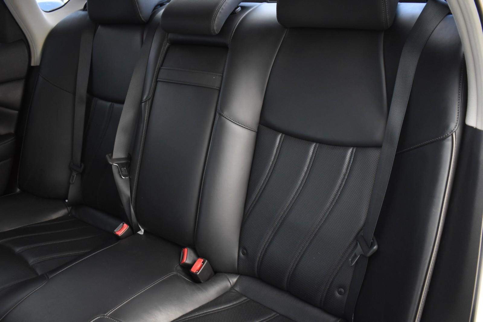2022 Infiniti M37 Interior