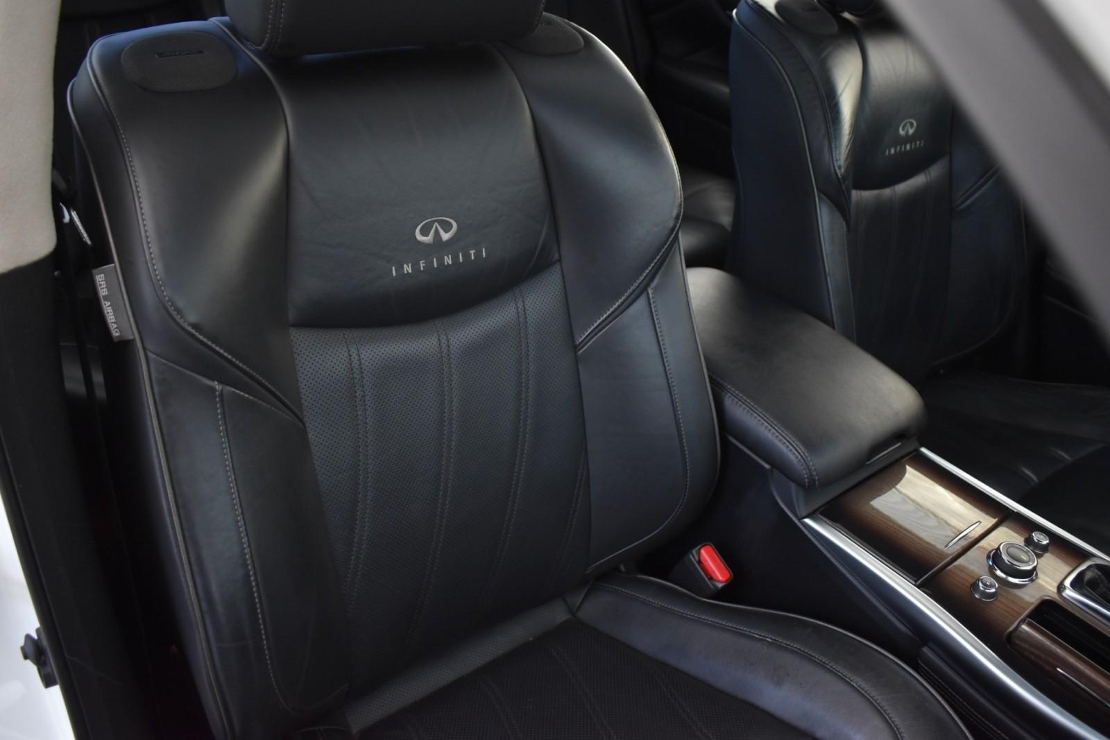 2022 Infiniti M37 Interior